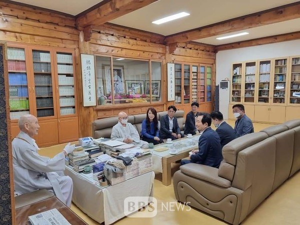 정세균이 각원사 찾은 까닭은...청동대불 참배