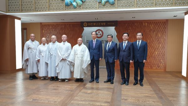 원행스님-한덕수 총리 “사회통합 위해 힘 모으자”