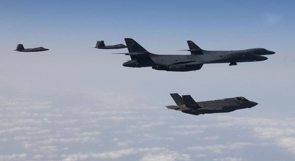 美 B-1B 폭격기 동원 한미연합훈련...北 ICBM 맞대응