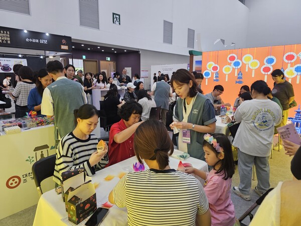 [포토뉴스] 대한민국불교문화엑스포, 발디딜 틈 없다...3일차 관람객 폭증